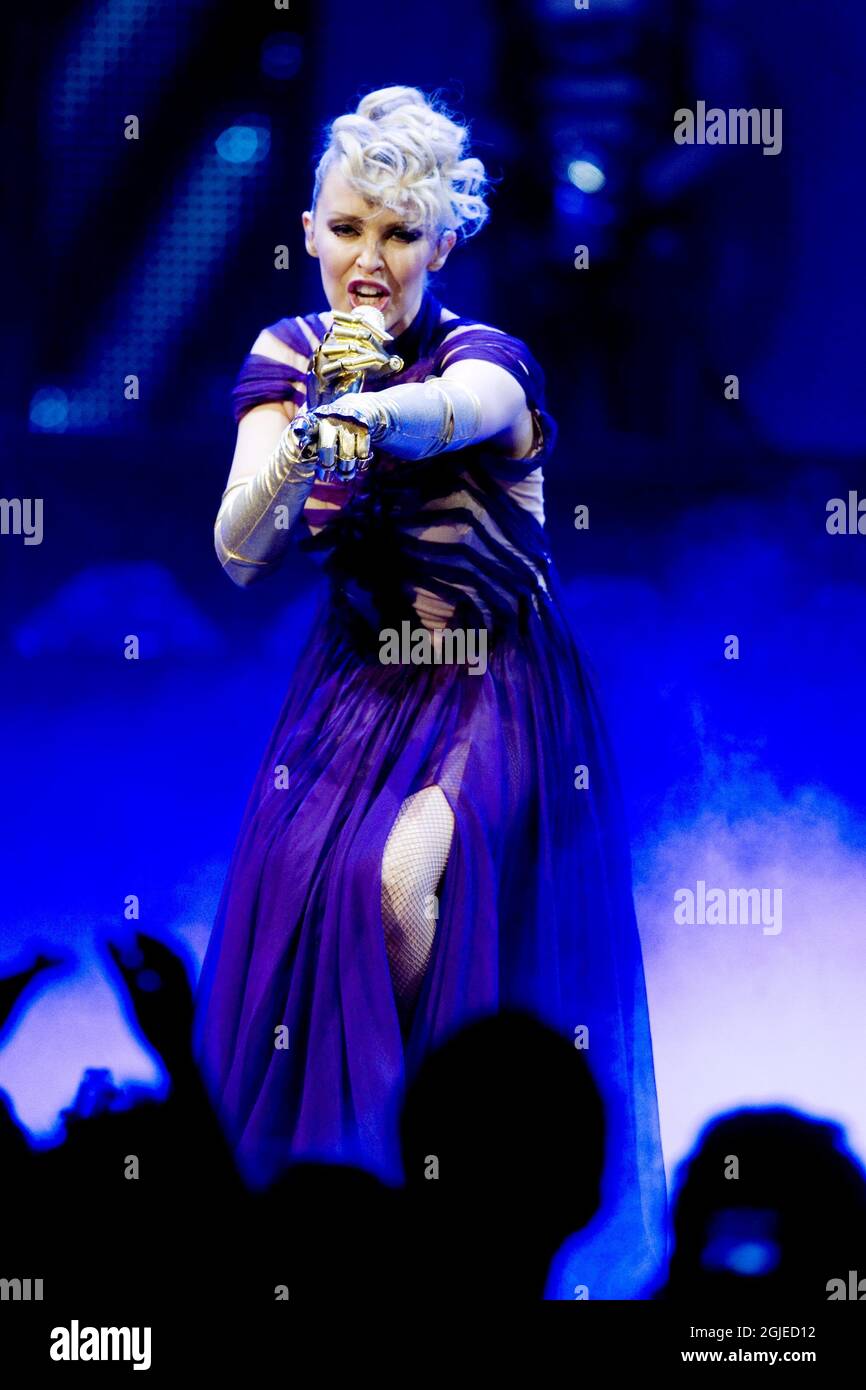 Kylie minogue australian pop singer hi-res stock photography and images ...