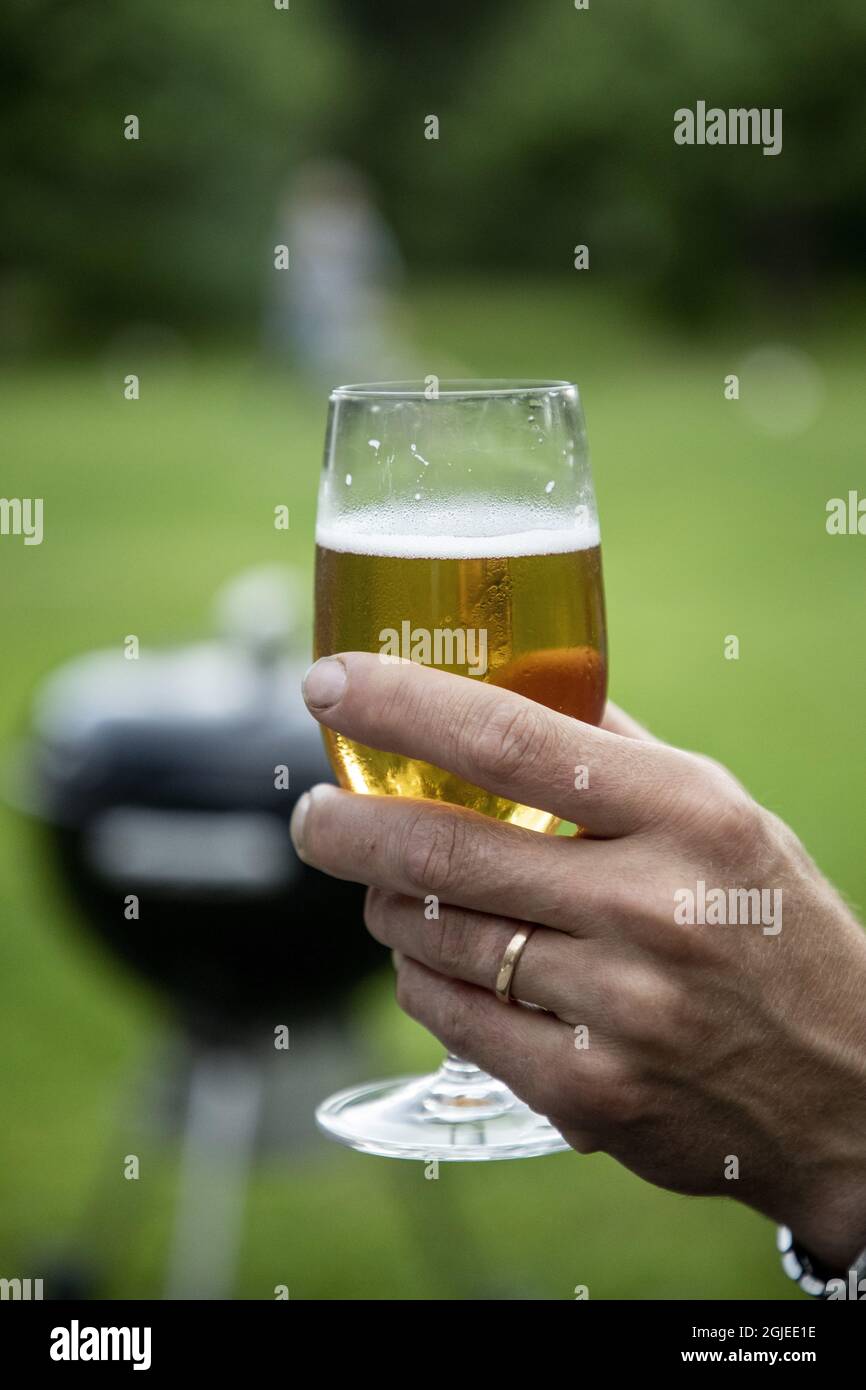 Hand with a glass of beer hi-res stock photography and images - Alamy