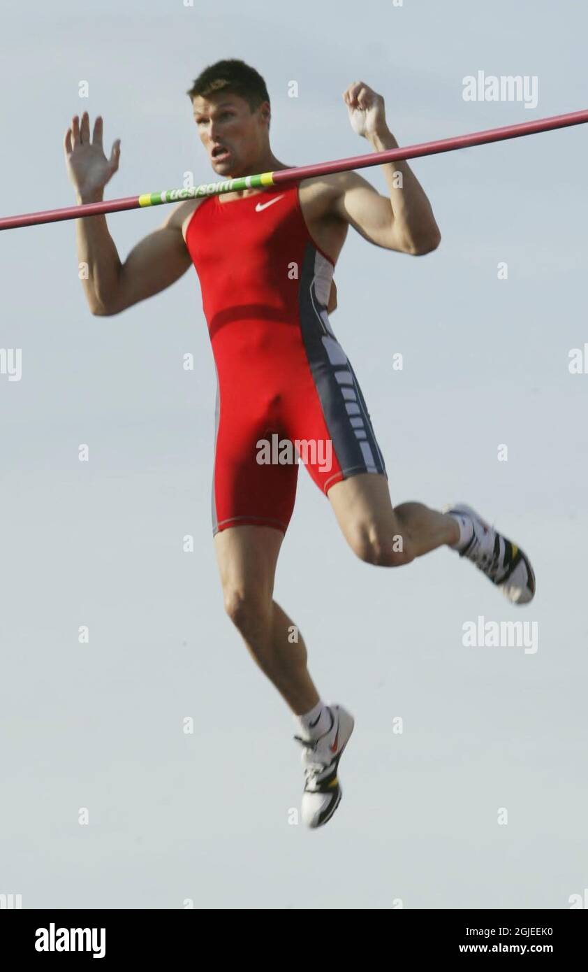 USA's Jeff Hartwig in action during the Men's pole vault Stock Photo ...