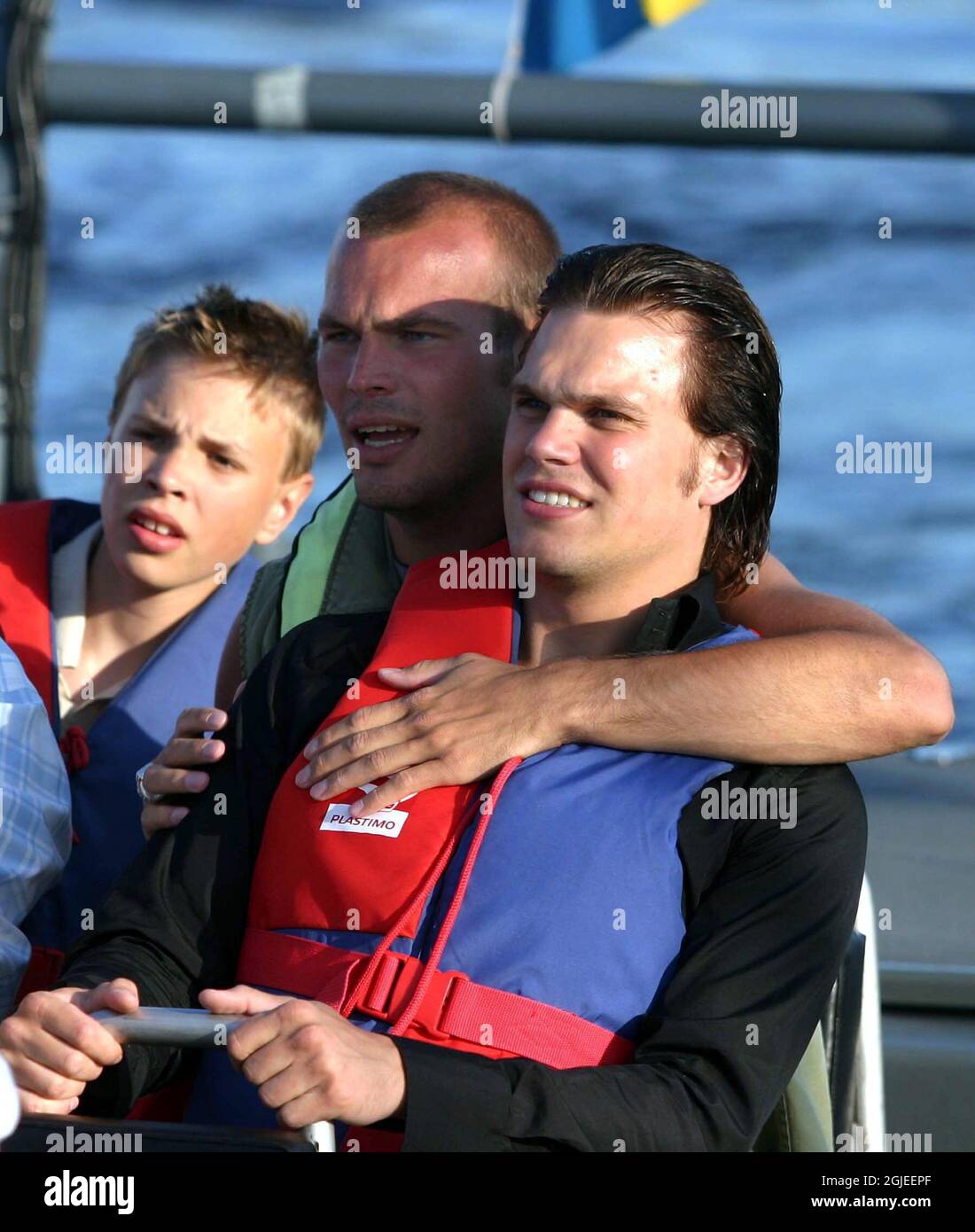 Arsenal's Fredrik Ljungberg (l) with his brother Filip (r), at the ...