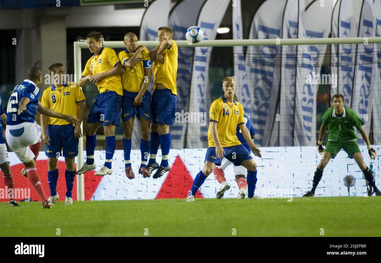 France's Thierry Henry takes a free kick Stock Photo - Alamy