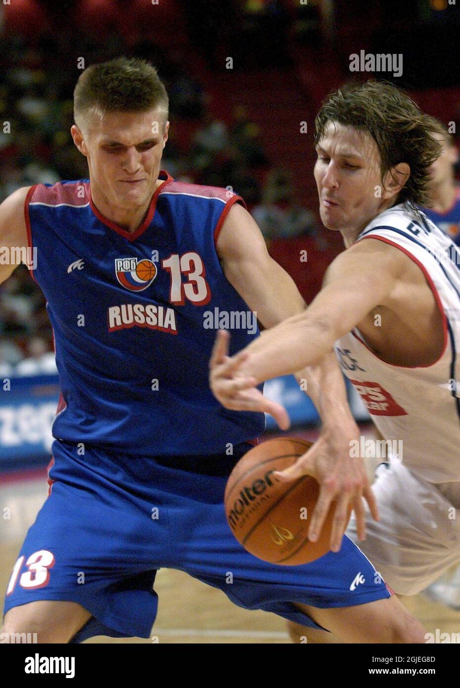 Russia's Andrei Kirilenko (l) is closed down by France's Laurent ...