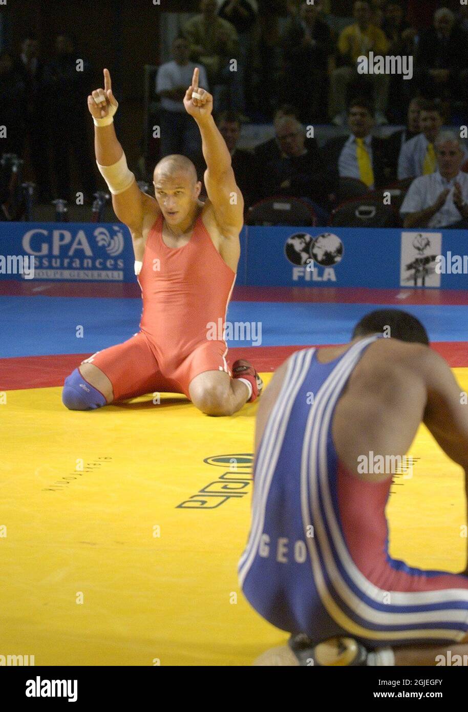 Egypt's Karam Gaber (l) celebrates beating Georgia's Ramaz Nozadze (r ...