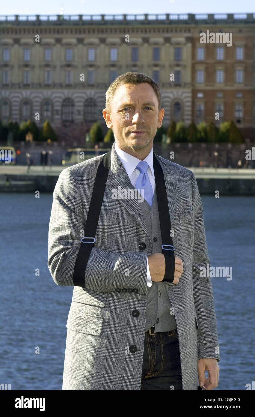 Daniel Craig with the Royal Palace in the background during their visit ...