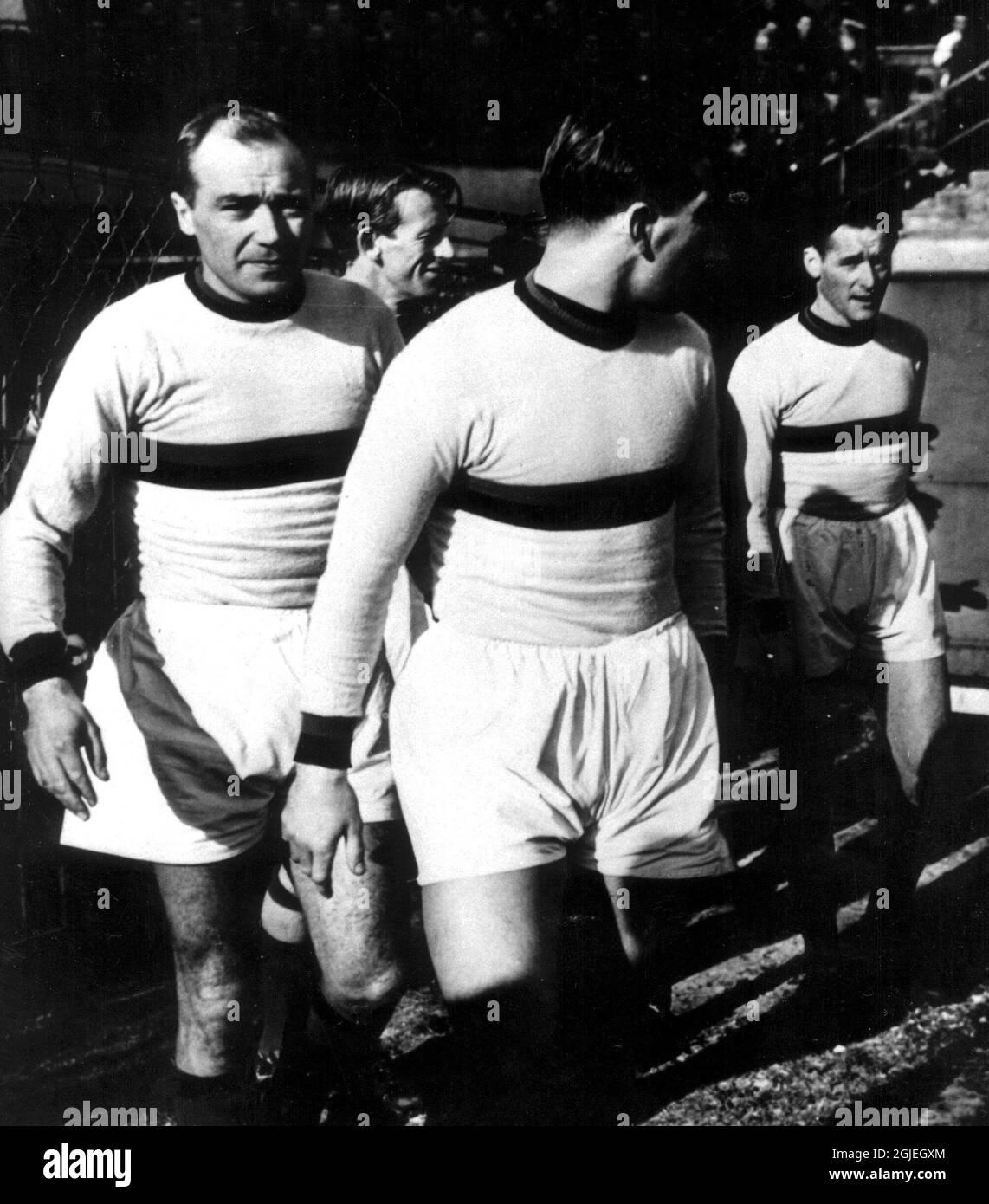 AC Milan's Gunnar Gren, Gunnar Nordahl and Nils Liedholm walk out before the game Stock Photo ...