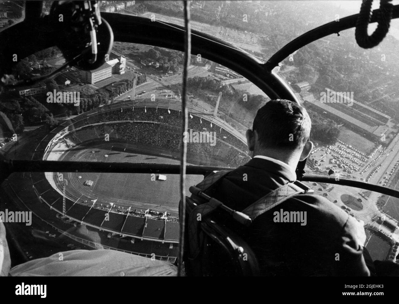 Swedish world heavyweight boxing champion Ingemar Johansson arrives by ...