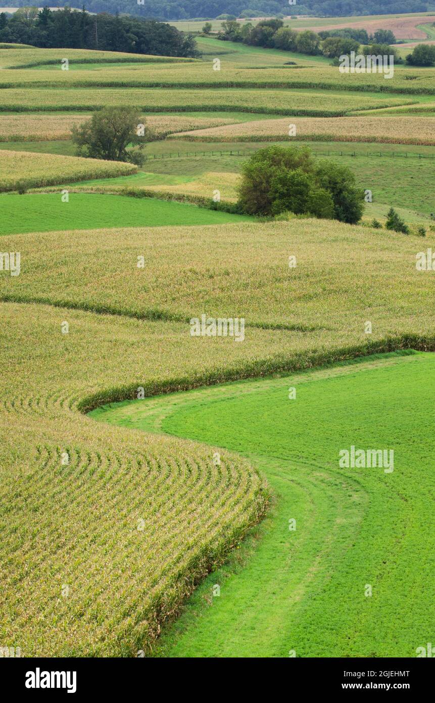 Rolling farmlands hi-res stock photography and images - Alamy