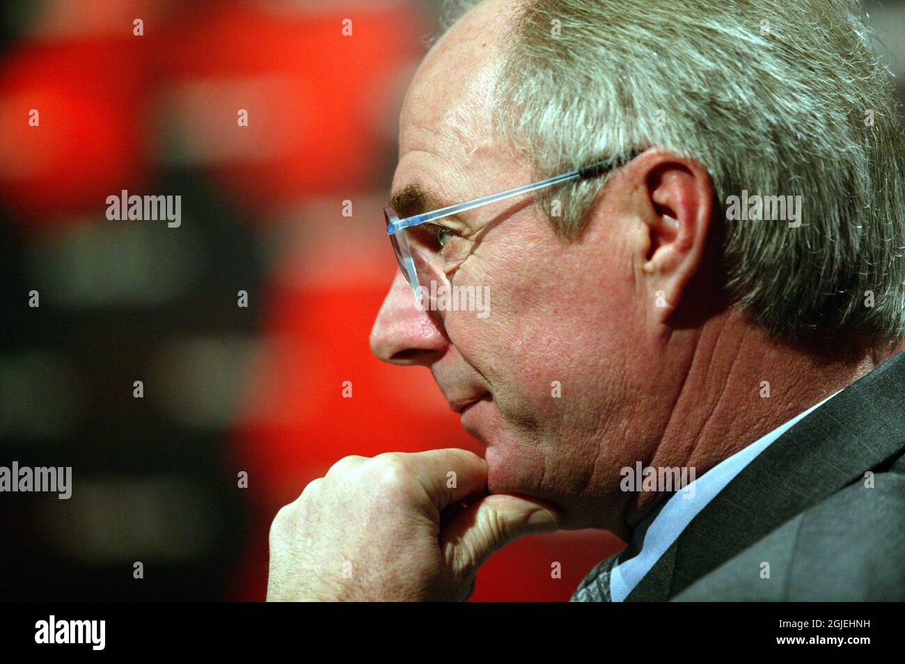 England manager Sven Goran Eriksson deep in thought Stock Photo - Alamy