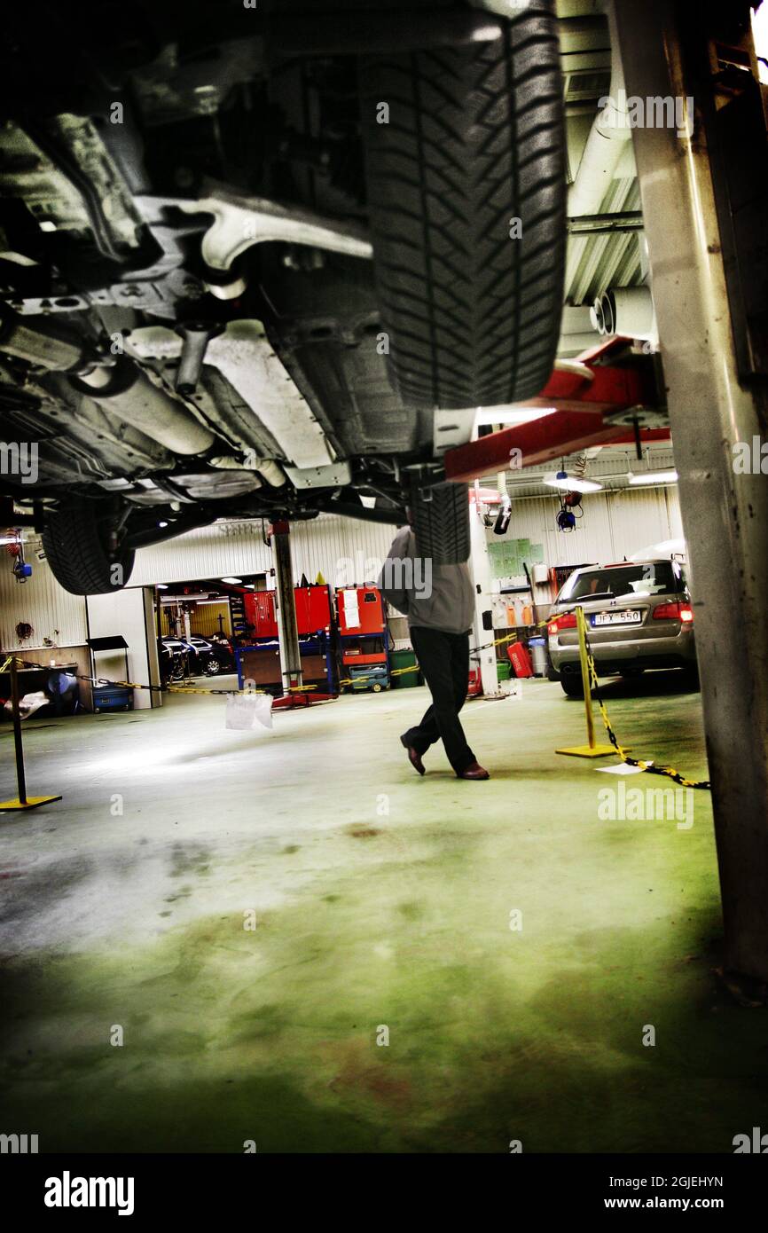 Production line of Saab cars at the SAAB factory in Trollhattan, Sweden ...
