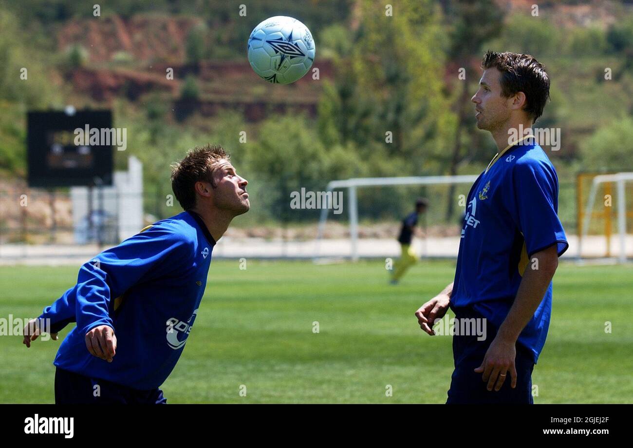 Sweden's Erik Wahlstedt (l) and Andreas Jacobsson (r) playing head ...