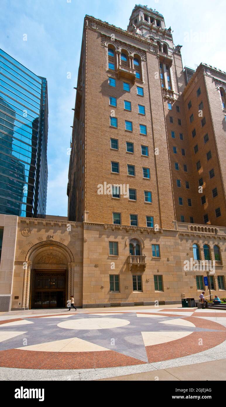 USA, Minnesota, Rochester, Mayo Clinic, Annenberg Plaza Plummer ...