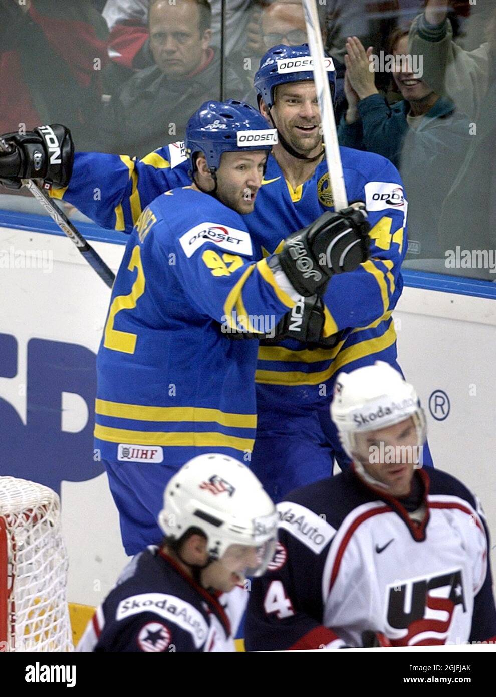 Michael Nylander and Jonas Hoglund celebrate after Sweden scored Stock ...