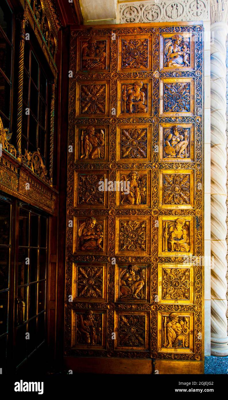 USA, Minnesota, Rochester, Mayo Clinic, Plummer Building Entrance Door ...