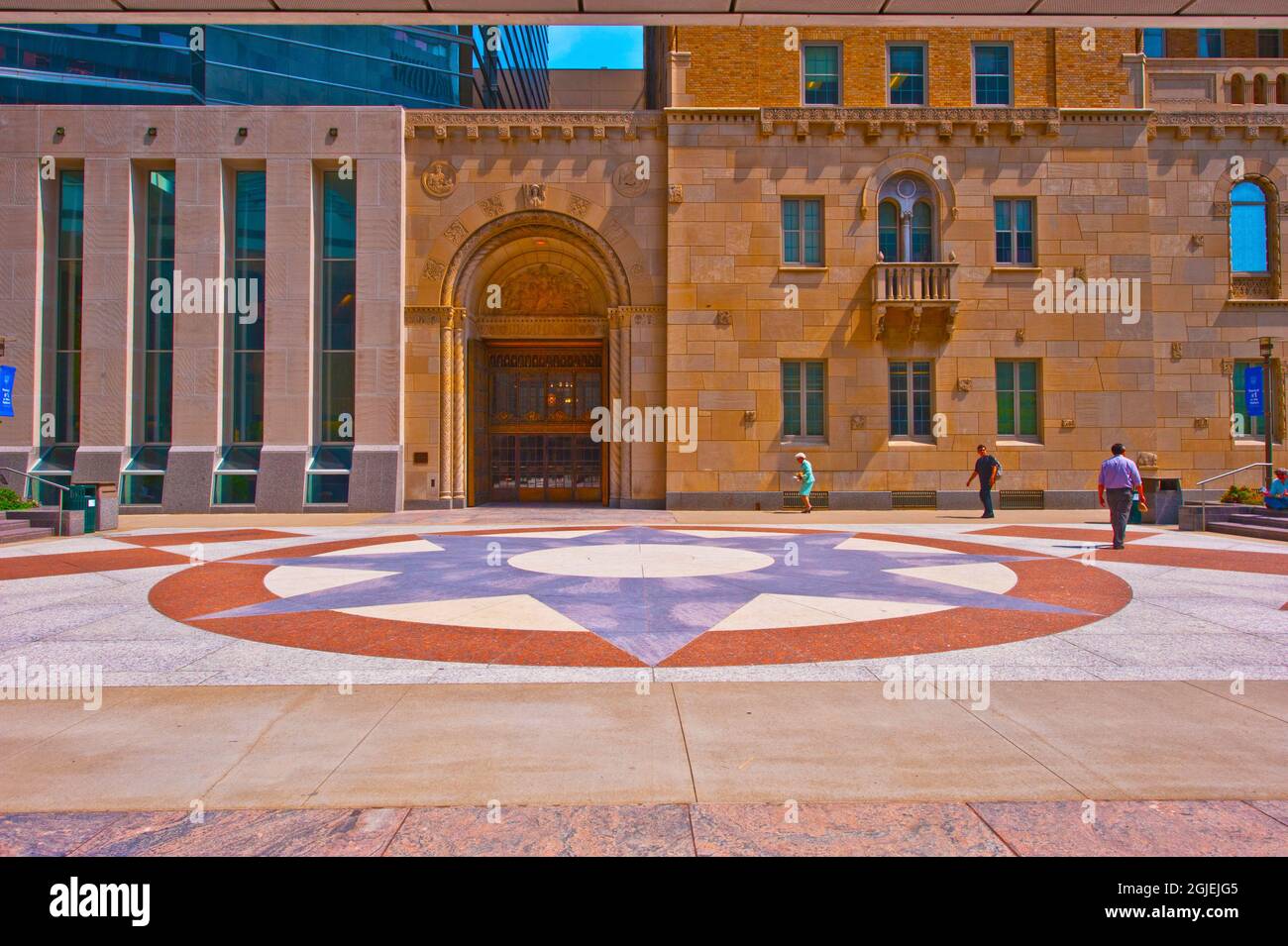 USA, Minnesota, Rochester, Mayo Clinic, Annenberg Plaza Plummer ...