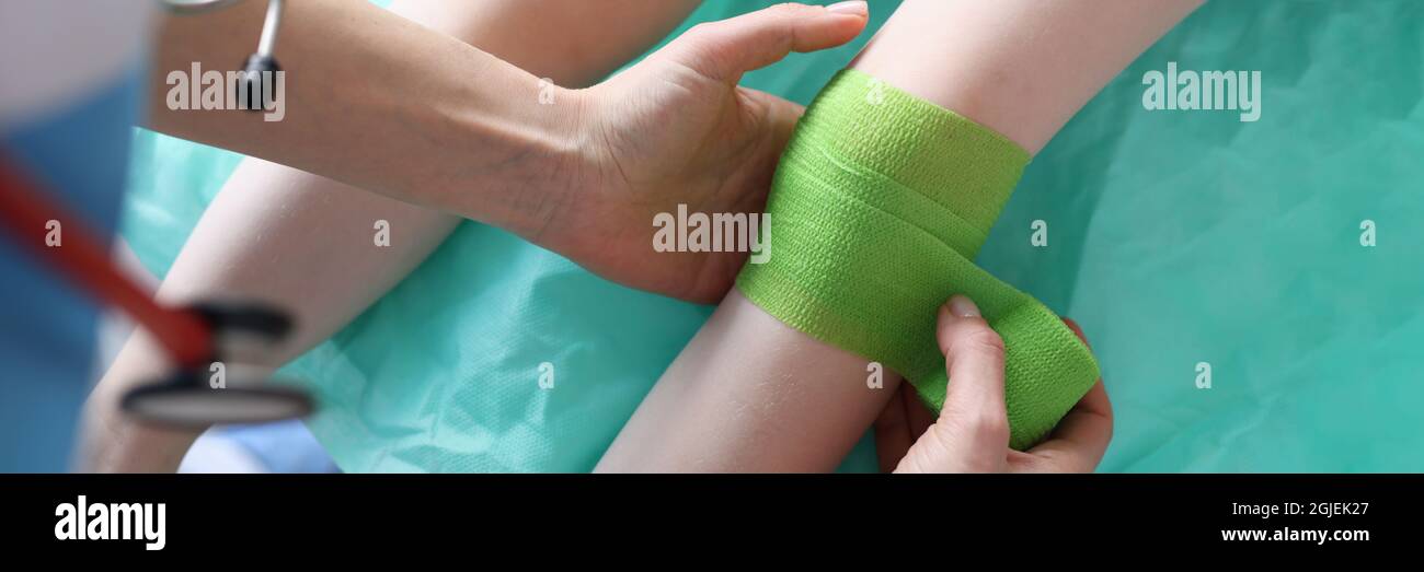 Child broken leg plaster hi-res stock photography and images - Alamy
