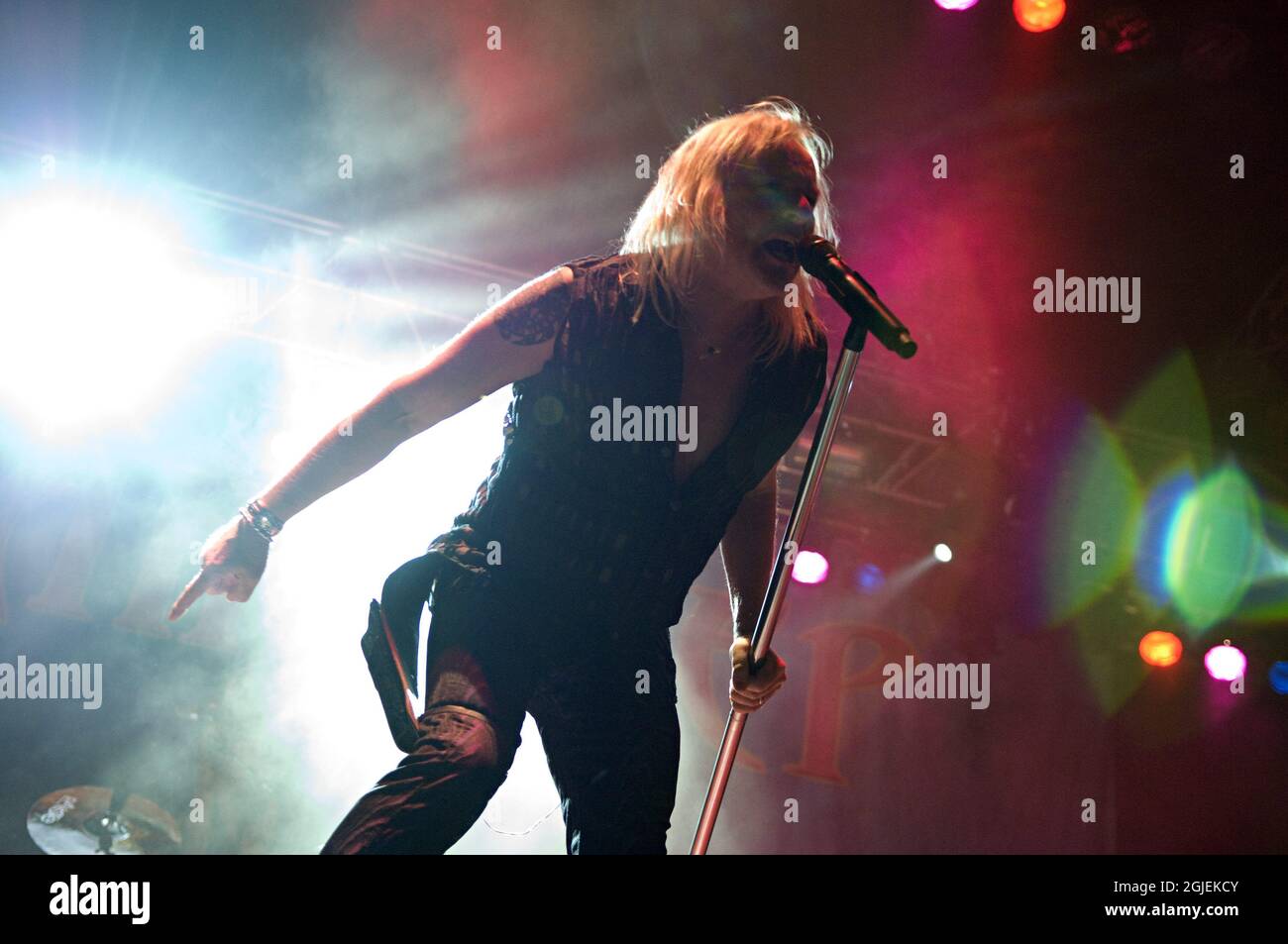 SOLVESBORG 2009-06-03 Bernie Shaw frontman of the Uriah Heep performes ...
