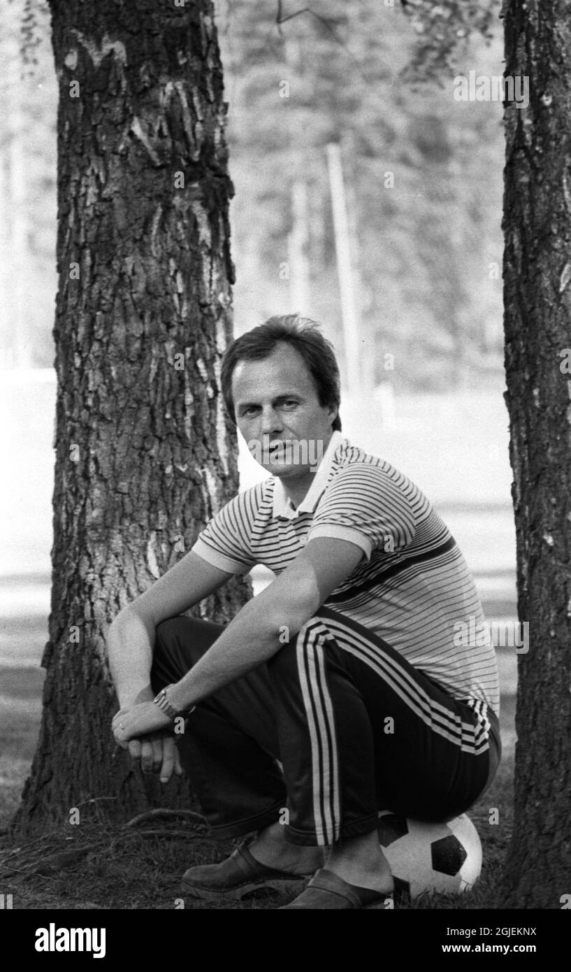 Manager coach full length hi-res stock photography and images - Alamy