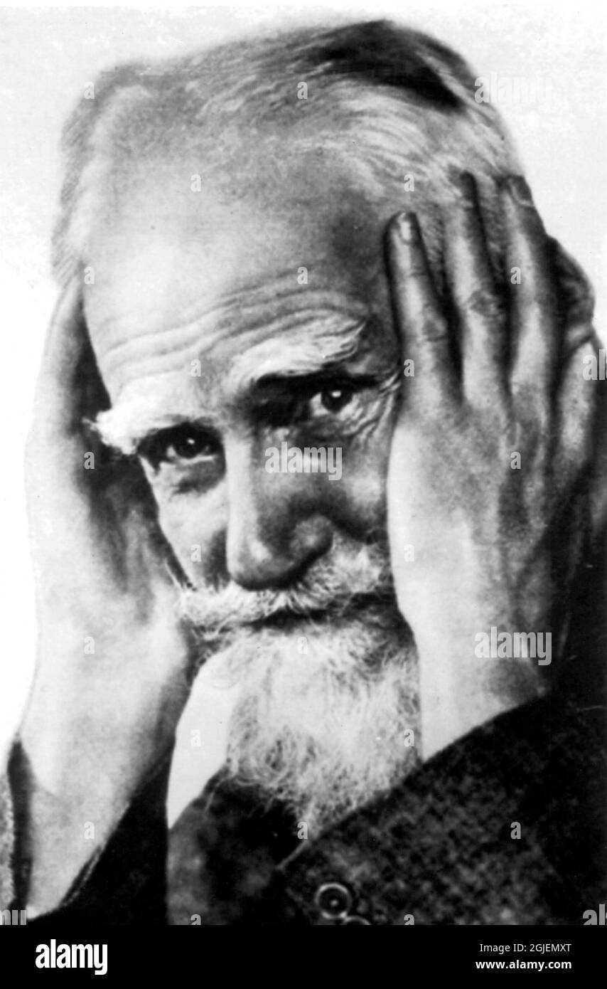 George bernhard shaw hi-res stock photography and images - Alamy
