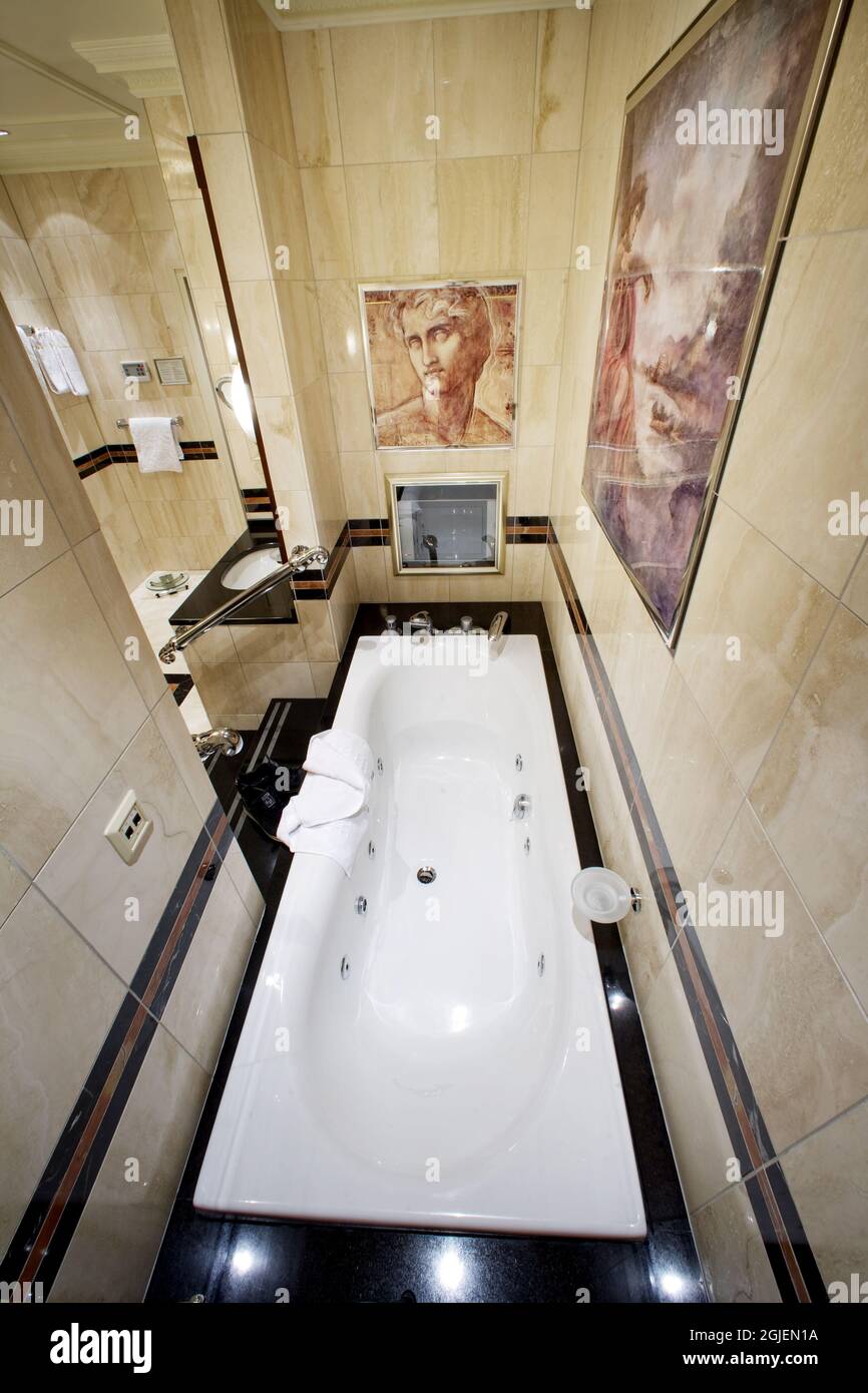 The bathroom in the Millennium Suite where U.S. President will stay ...