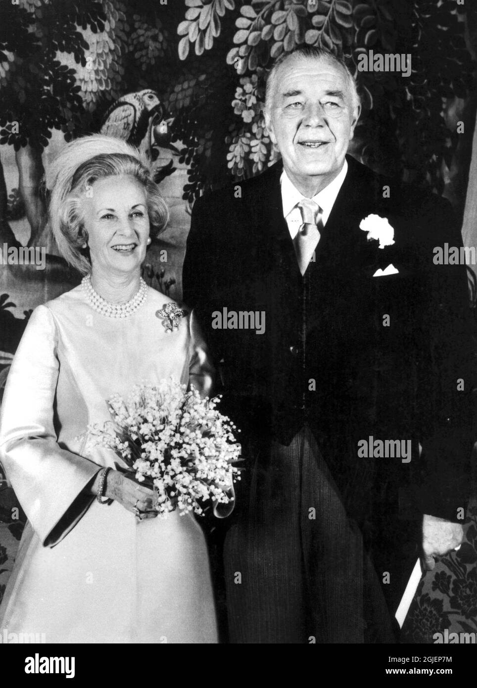 The official photo of the wedding of Princess Lilian and Prince Bertil ...
