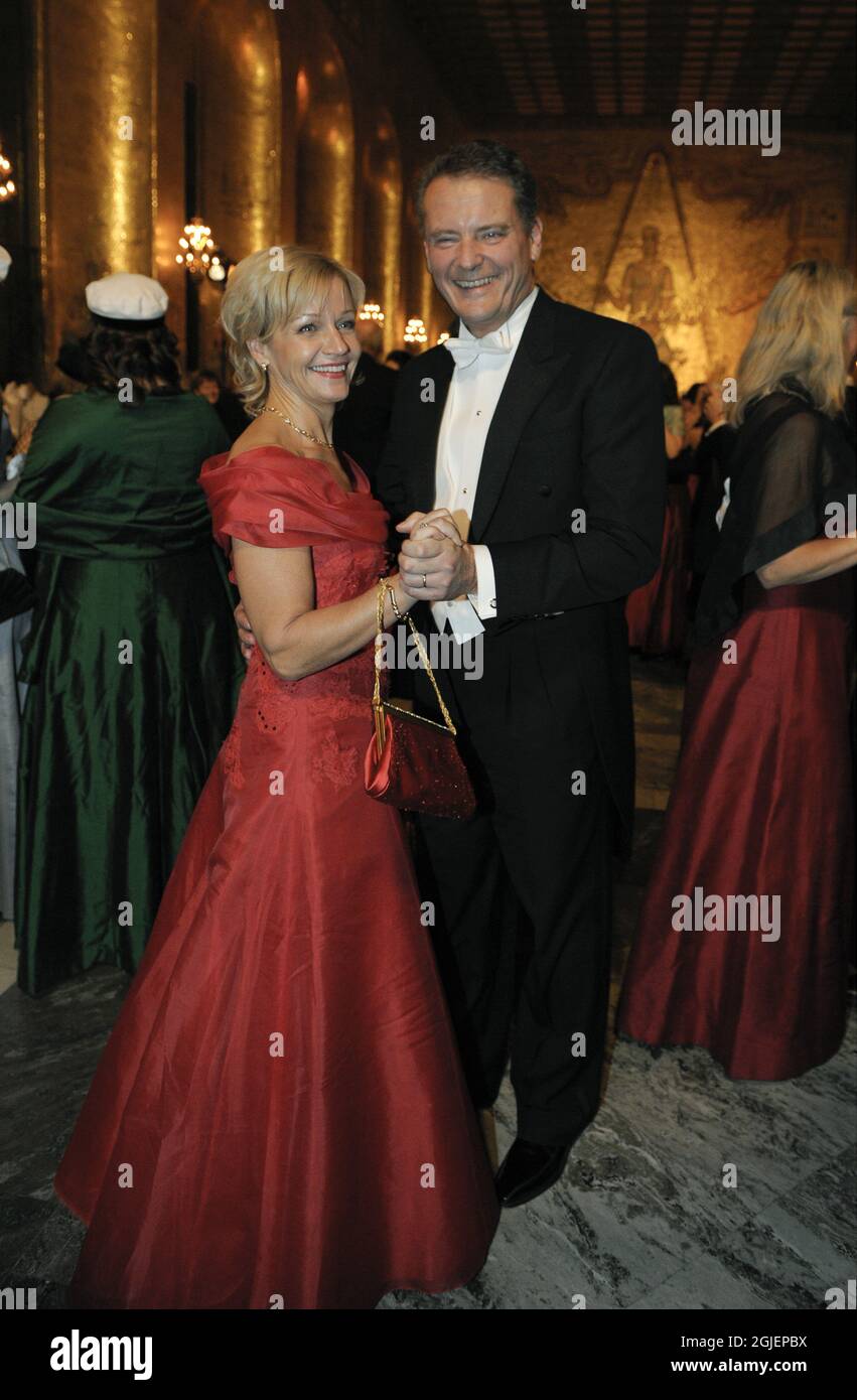 The CEO of Ericsson Carl Henric Svanberg and wife Agnetha on the dance ...