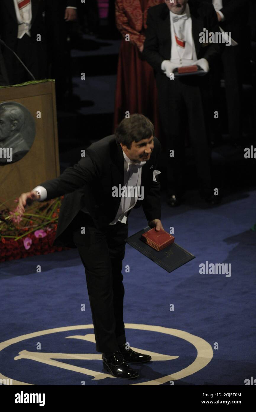 Groundbreaking experiments hi-res stock photography and images - Alamy