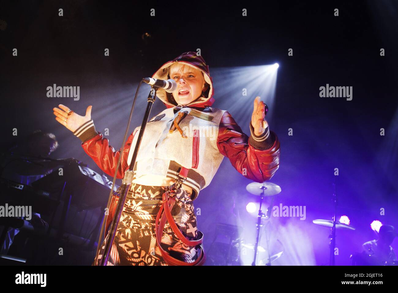 Robyn singer performs hi-res stock photography and images - Alamy