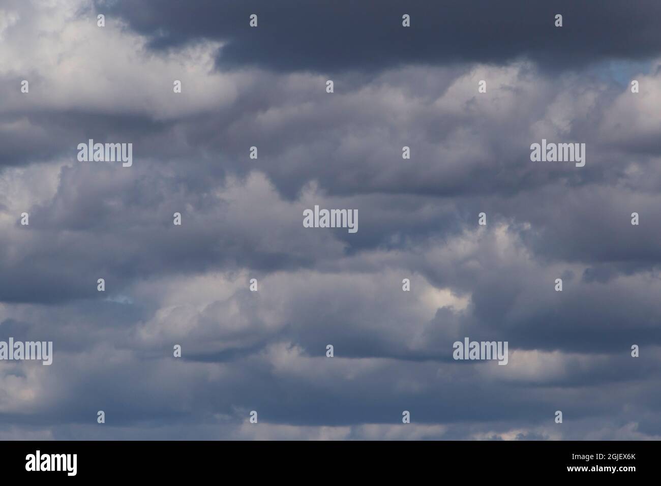 Grey rain clouds hi-res stock photography and images - Alamy