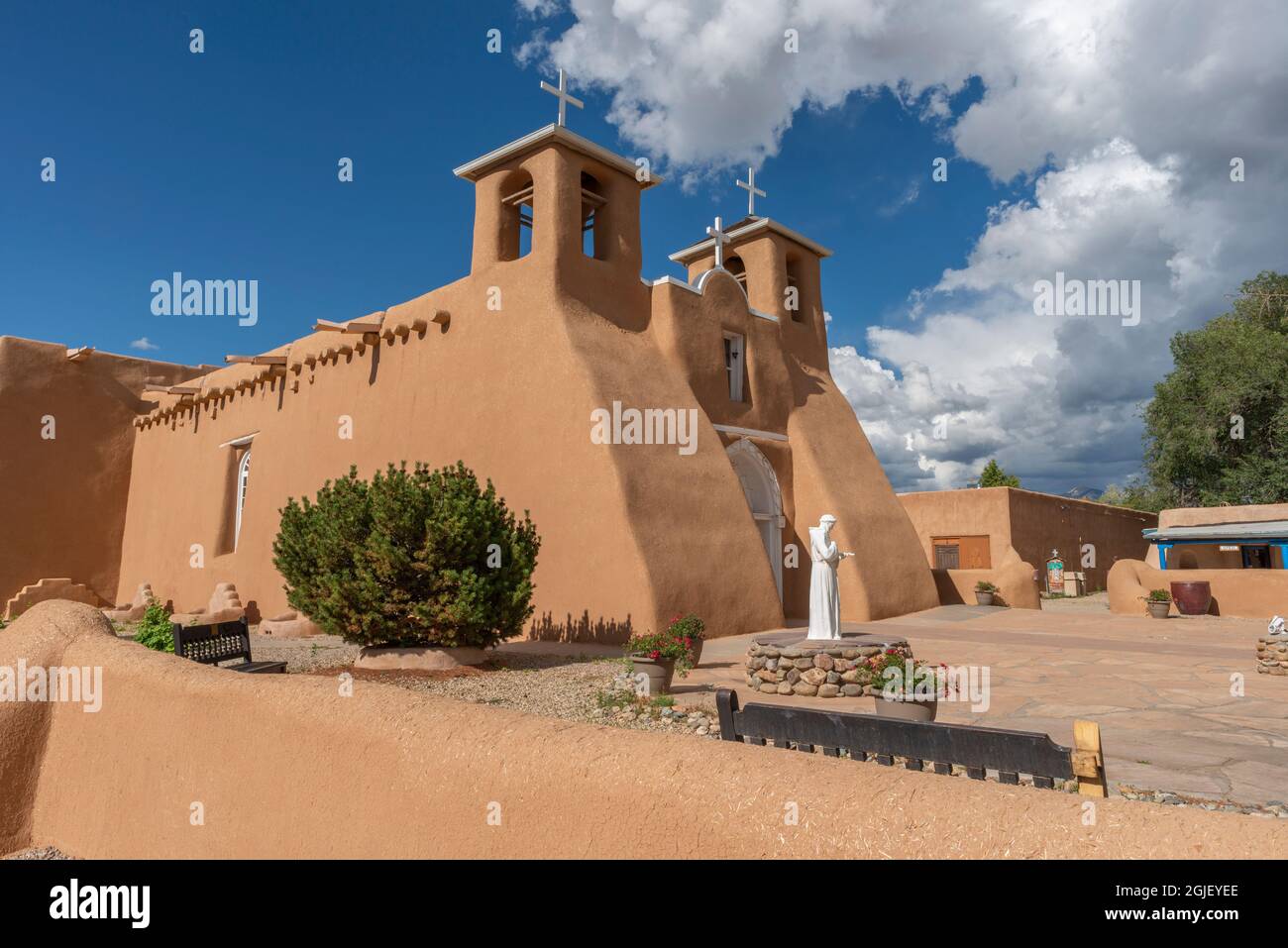 Example of spanish colonial architecture hi-res stock photography and ...