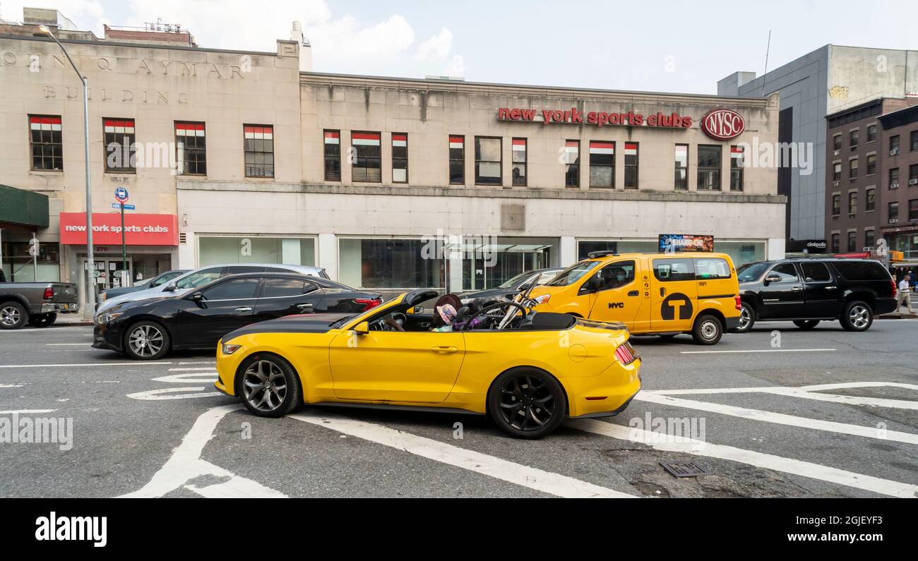 Ford mustang nyc hi-res stock photography and images - Alamy