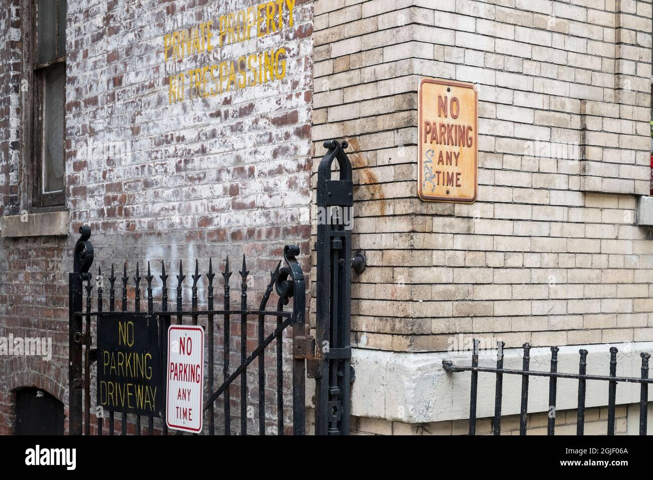 No parking' signs. New York City, New York, USA Stock Photo - Alamy
