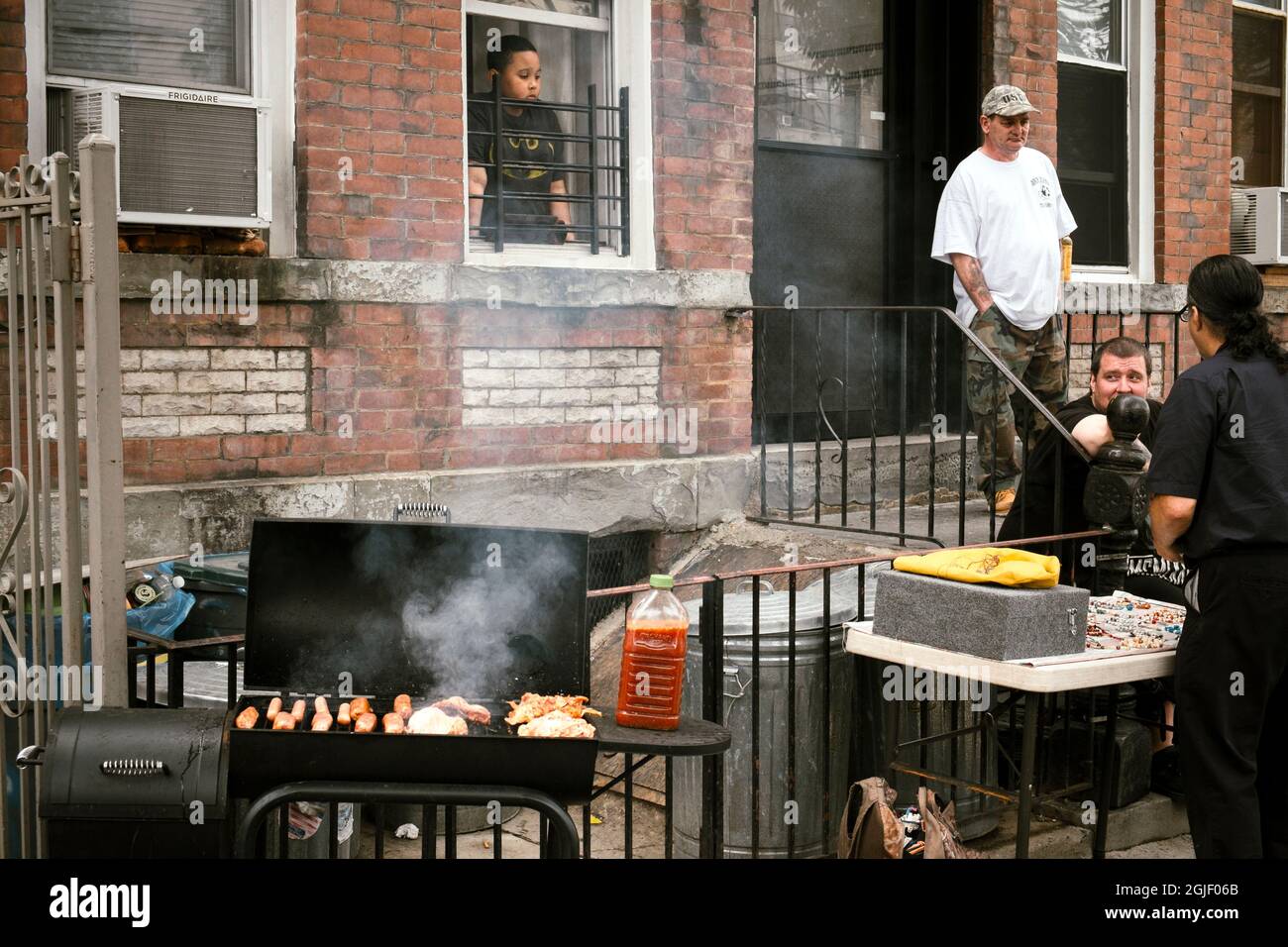 Neighbors boy hi-res stock photography and images - Alamy