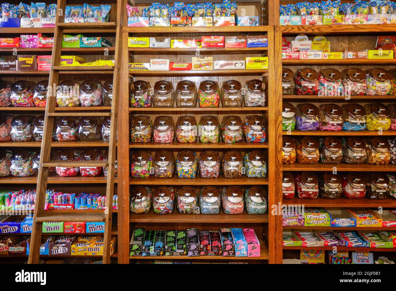 Old fashioned candy shop hi-res stock photography and images - Alamy