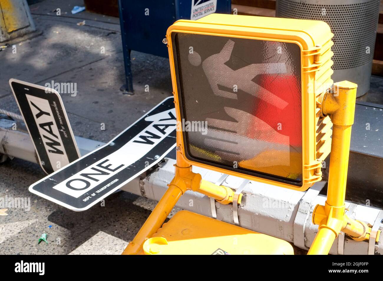 New york sign walk hi-res stock photography and images - Alamy
