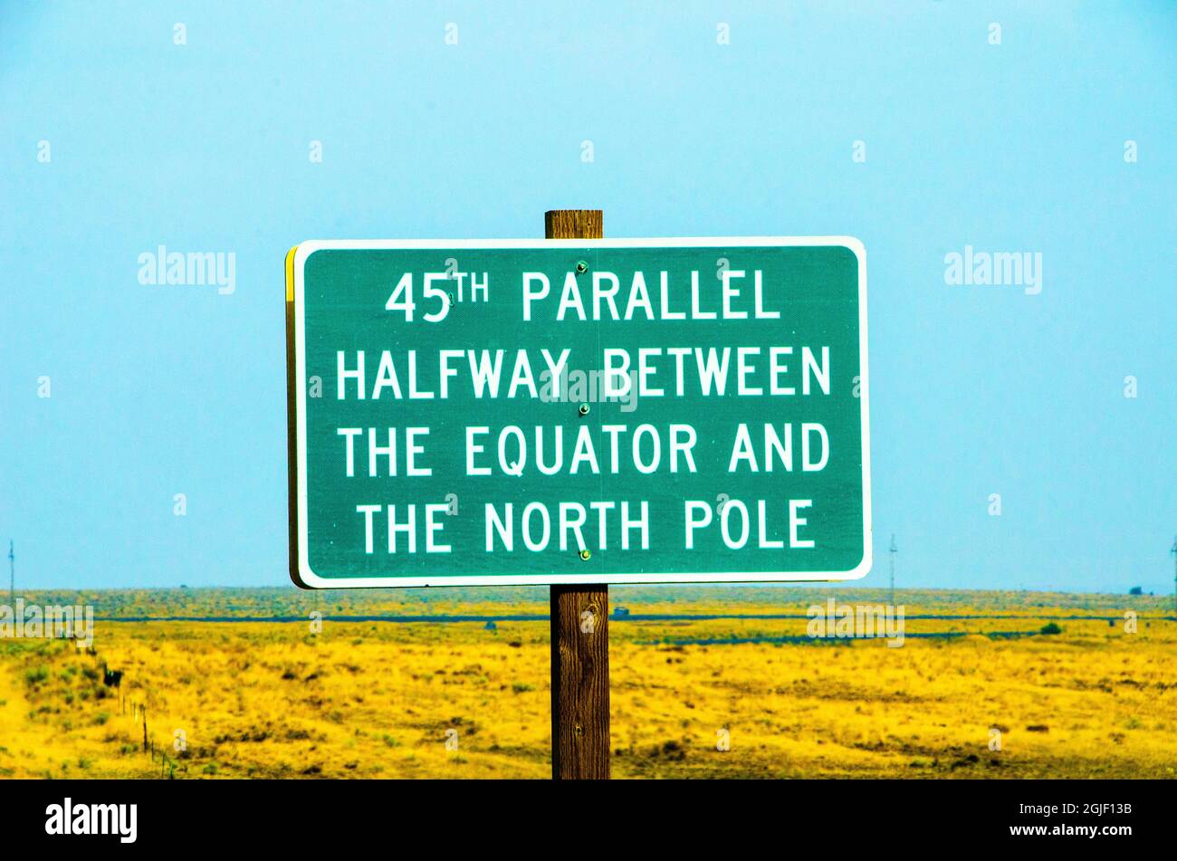 USA, Oregon, Bend, Highway 97, 45th Parallel sign Stock Photo - Alamy