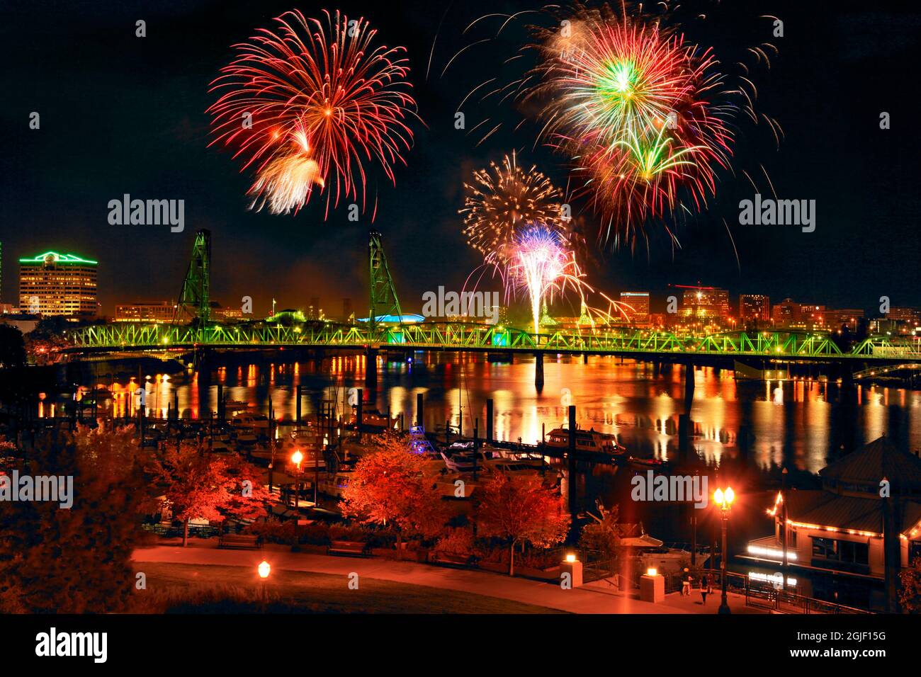Usa oregon portland fireworks hi-res stock photography and images - Alamy