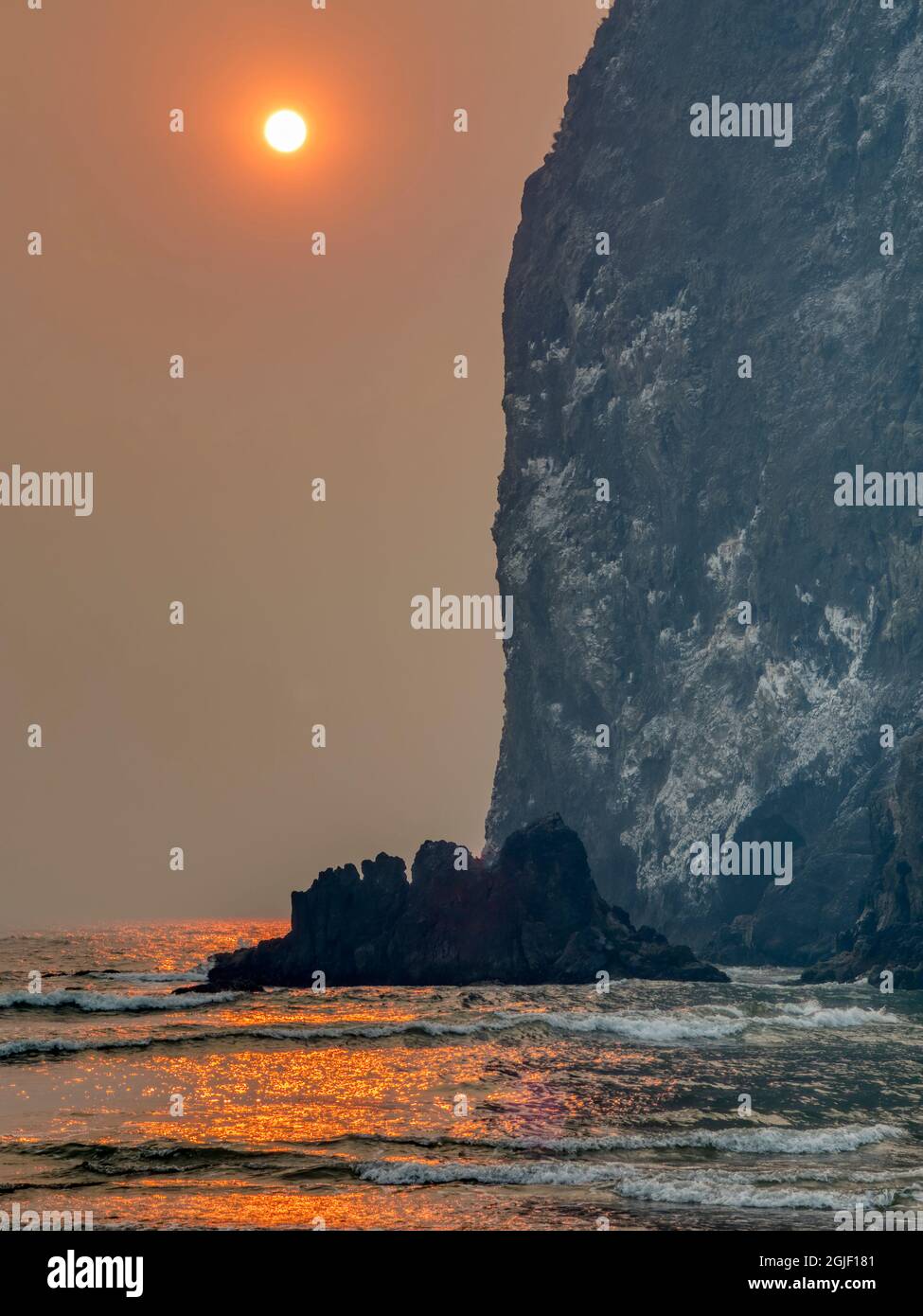 Oregon, Cannon Beach. Seastack Stock Photo - Alamy