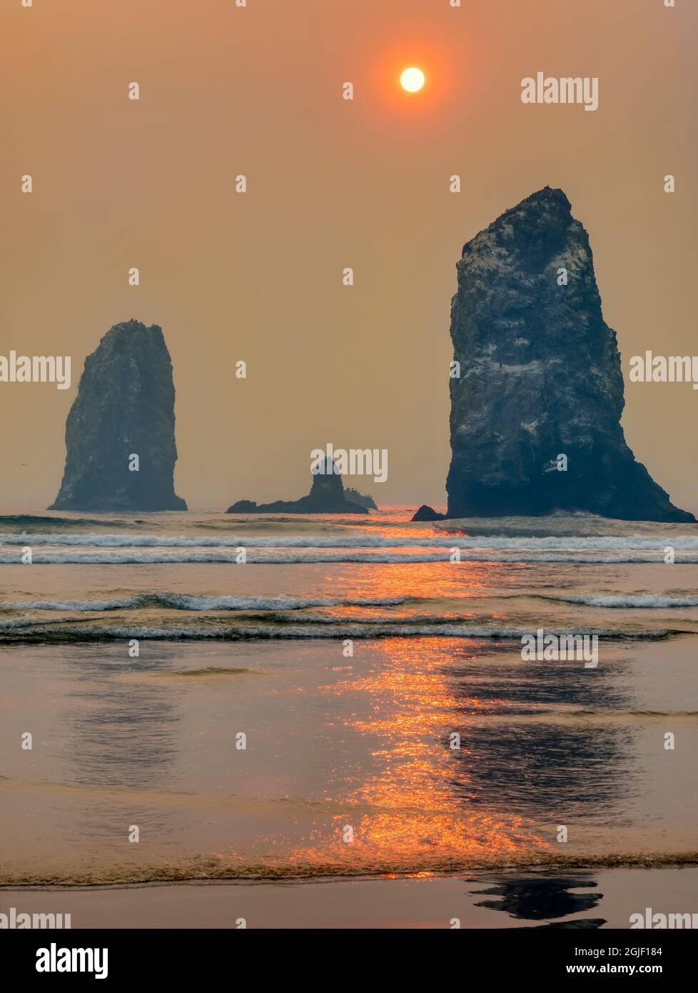 Oregon, Cannon Beach. Seastack Stock Photo - Alamy