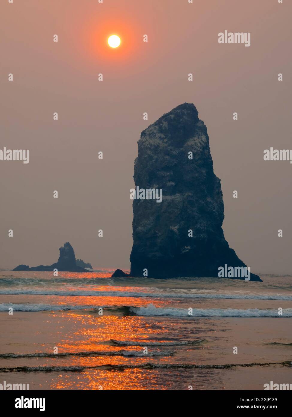 Oregon, Cannon Beach. Seastack Stock Photo - Alamy