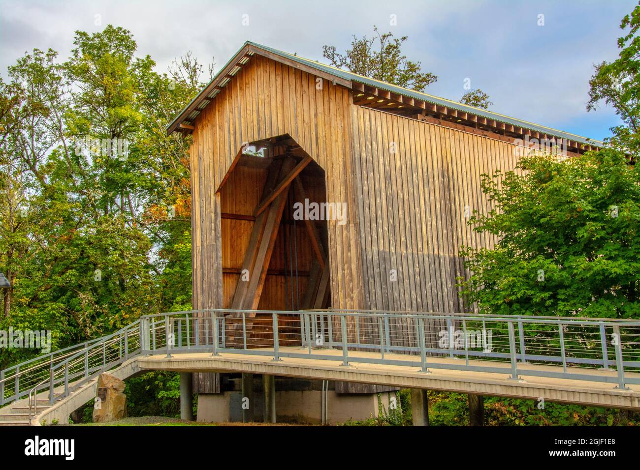 Chambers covered bridge hi-res stock photography and images - Alamy