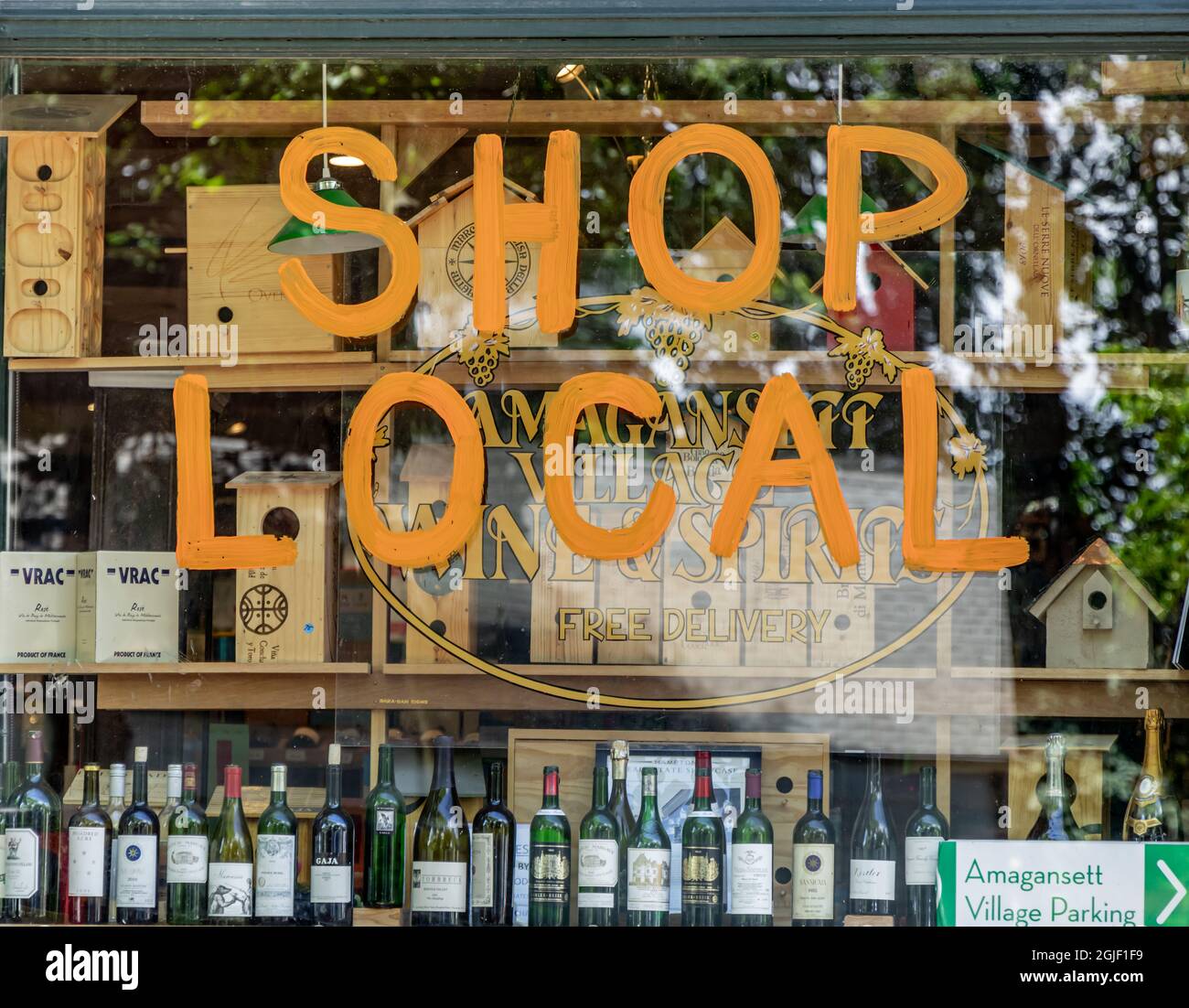 Liquor store display window hi-res stock photography and images - Alamy
