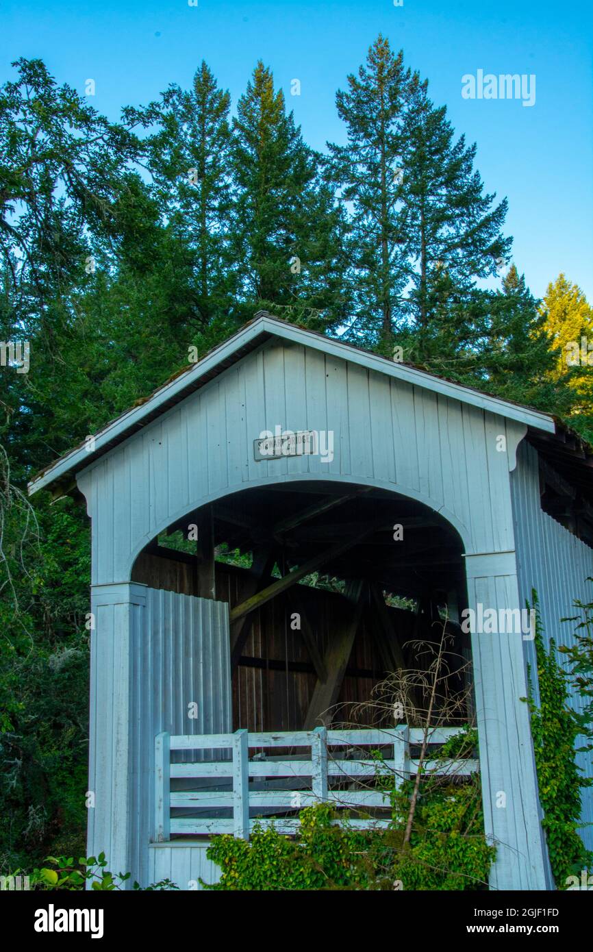 Cottage grove covered bridge hi-res stock photography and images - Alamy