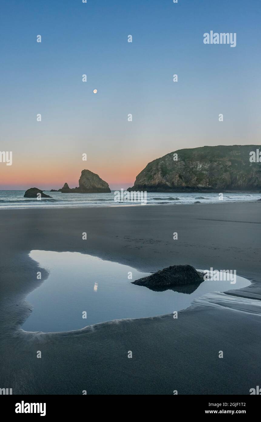 Oregon, Harris Beach State Park, Full Moon over Harris Beach Stock ...