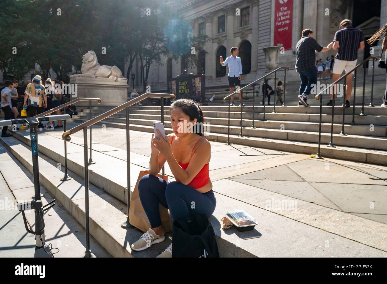 Distracted shopping hi-res stock photography and images - Alamy