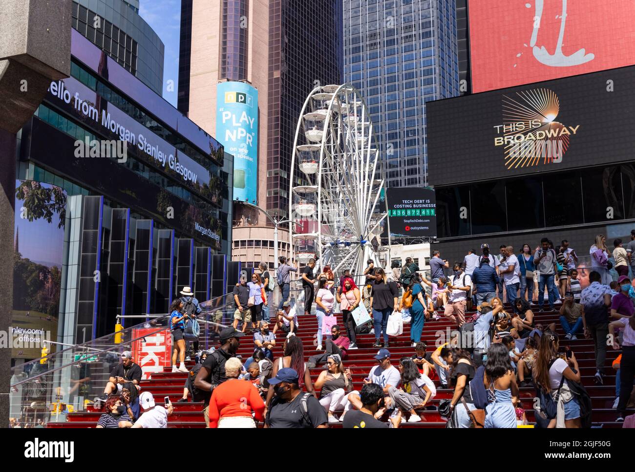 Giant Ferris wheel newly opened in Times Square NYC Stock Photo - Alamy