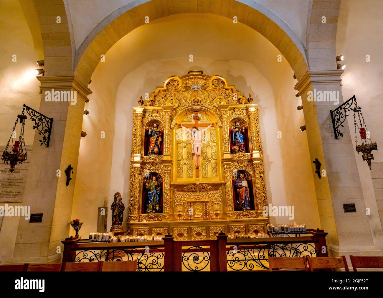 Golden Basilica Altar Candles Jesus Christ Crucifixion Mark Matthew ...