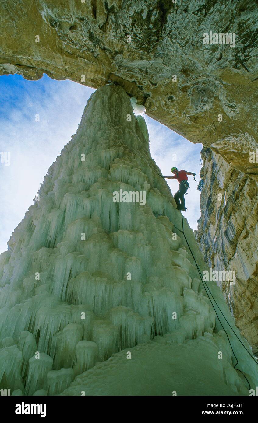 Man ice climbing in backdrop of sandstone alcove, Utah Stock Photo - Alamy