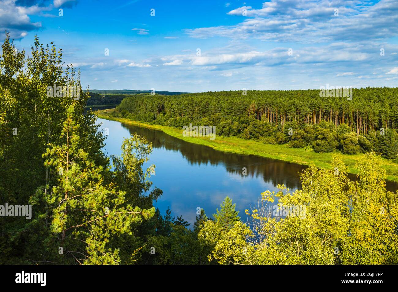 Beautiful landscape river blue sky hi-res stock photography and images ...