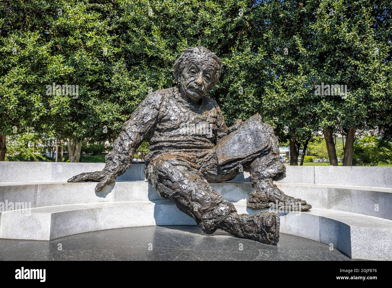 Albert einstein statue hi-res stock photography and images - Alamy