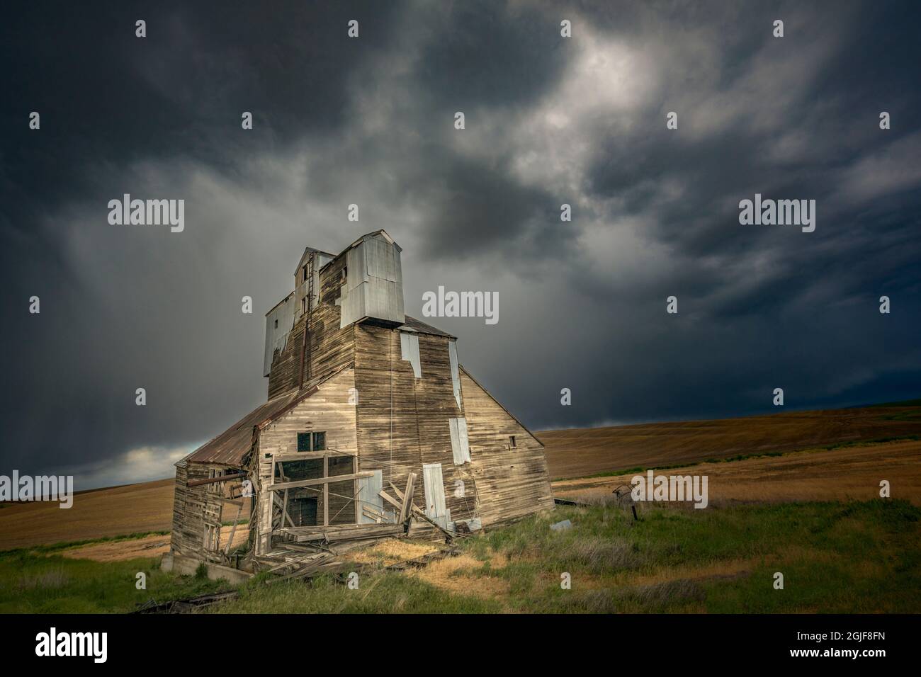 Old grain mill and storm clouds, Palouse region of eastern Washington Stock Photo - Alamy